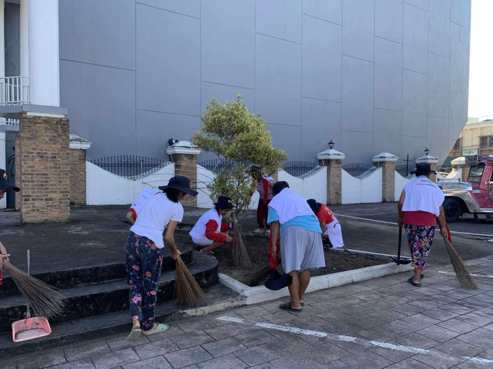 A Collaborative Clean-Up Drive for a Cleaner Parish Ambience - St Stephen The Protomartyr Parish